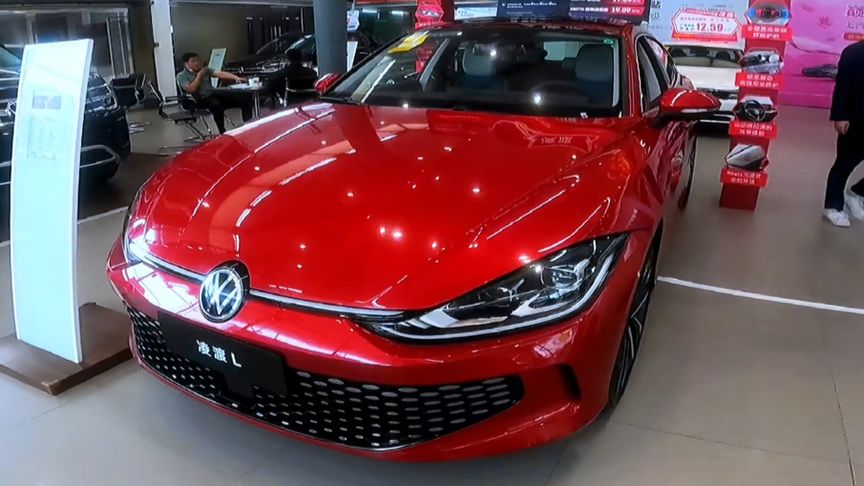 2022款大众凌渡L静态体验,15万级无框车门溜背轿跑,红色太帅了