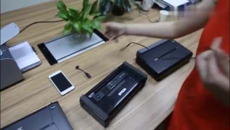 如何处理不同打印机接口的数据线连接问题