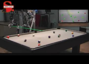 视频-人造台球用机器人 精密计算球路每杆必中