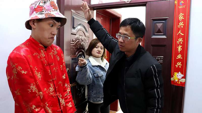 小偷偷东西打不开门,遇到“祖传开锁”的,开门后小偷懵了