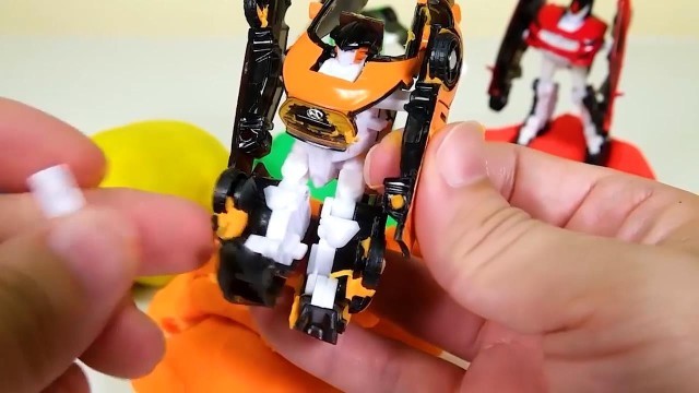 趣味变形汽车:彩色橡皮泥里小汽车,变身帅气的机器人!