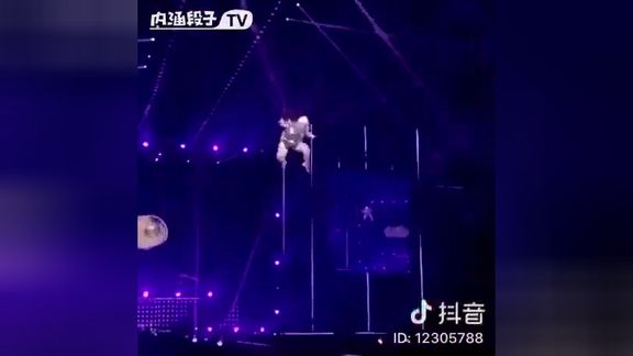 这是哪位名星的舞台效果,太震撼了吧!