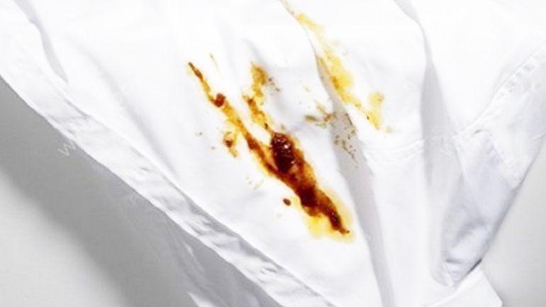 麻辣:衣服上有油渍?教你一招 轻松去掉,真是太实用 了!