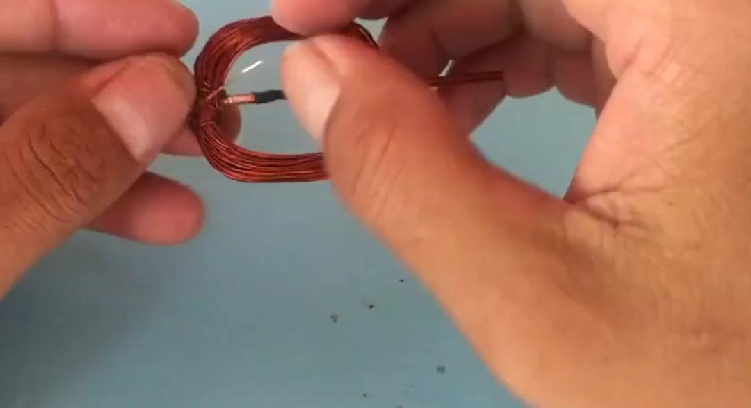 教你制作一台简易直流电动机,非常简单几分钟就做好了