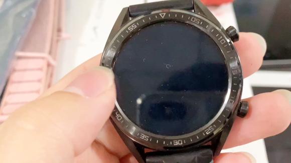 华为手表在华强北也很火?小伙去了趟市场,果断拿下一台!