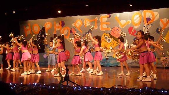 幼儿园毕业表演舞蹈视频:动起来!和孩子一起跳《摇滚宝贝》吧!