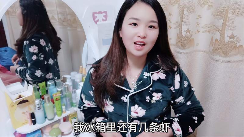二人世界,媳妇煮好夜宵老公再喝点酒,临走前的时光,甜蜜又不舍