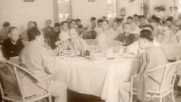 1959年庐山会议突变的“气候”令周总理束手无策