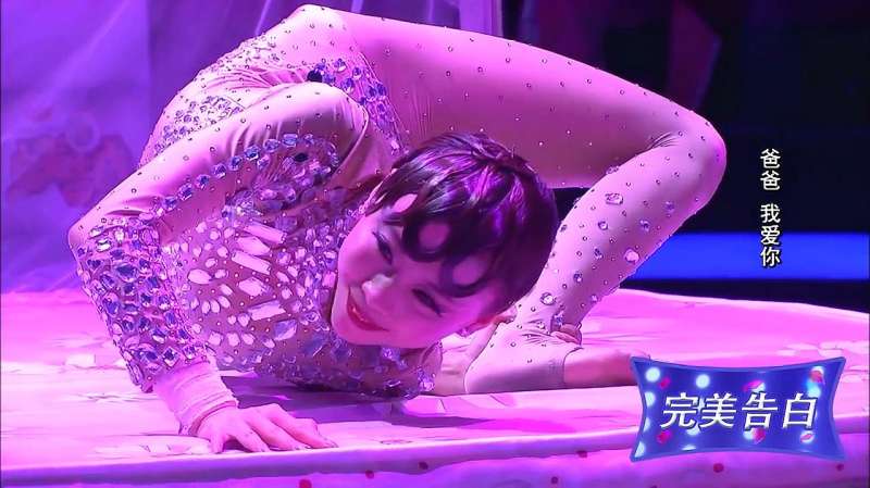 女子现场柔术表演,技术高超简直太震撼了