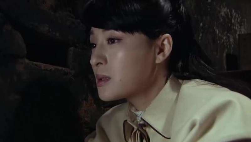 女地下党被囚禁,怎料发现头上有油墨,瞬间发现特务渗透计划