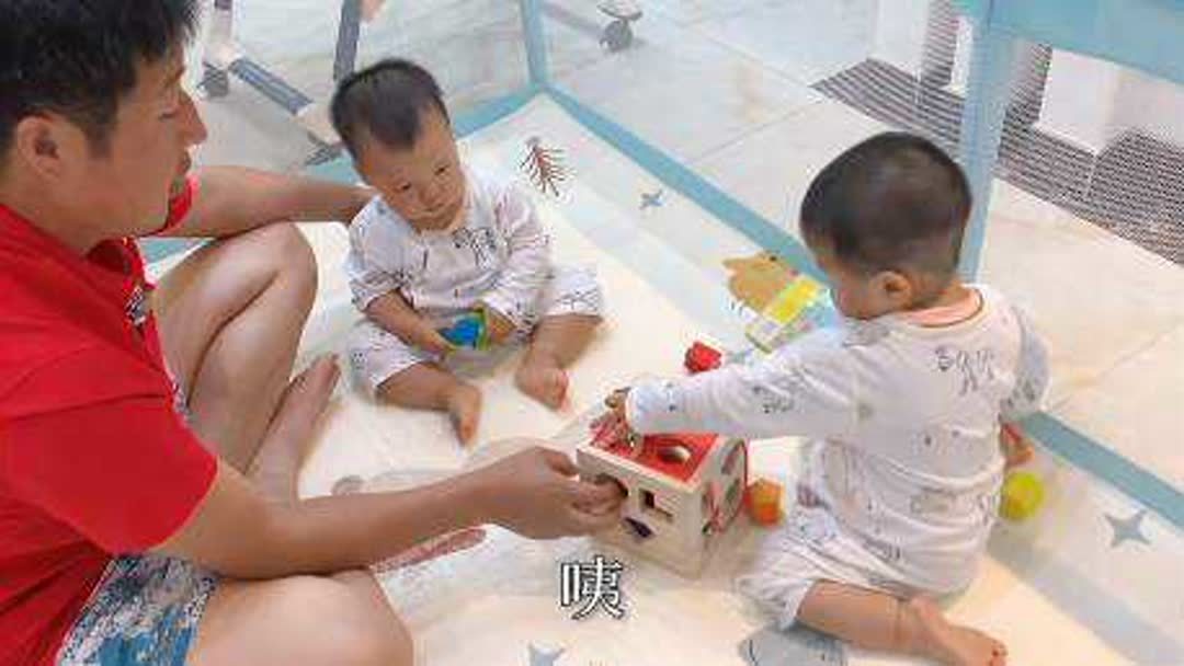 老婆给父母买了血压计,小木给爸妈讲测量注意事项,弟弟反应亮了