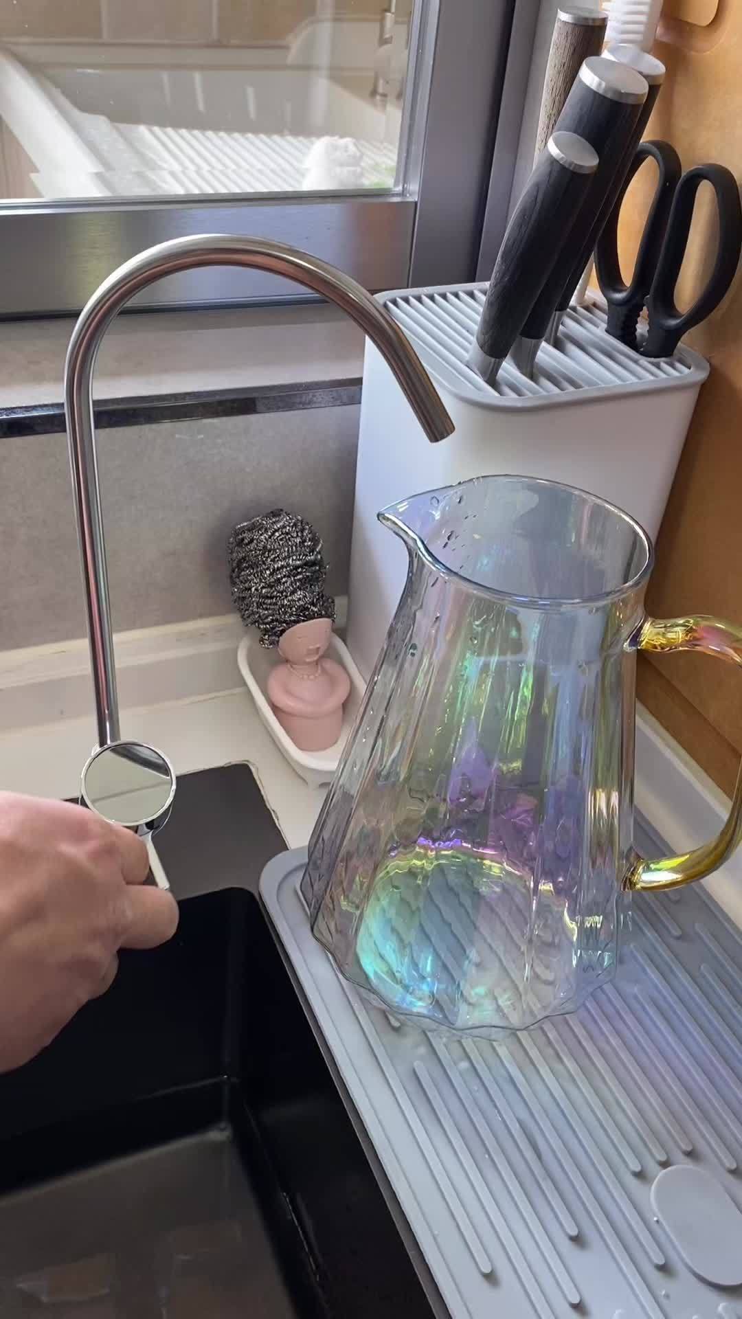 十年前,曾亲眼见过高层二次供水的蓄水池回家第二天就装了第一台.