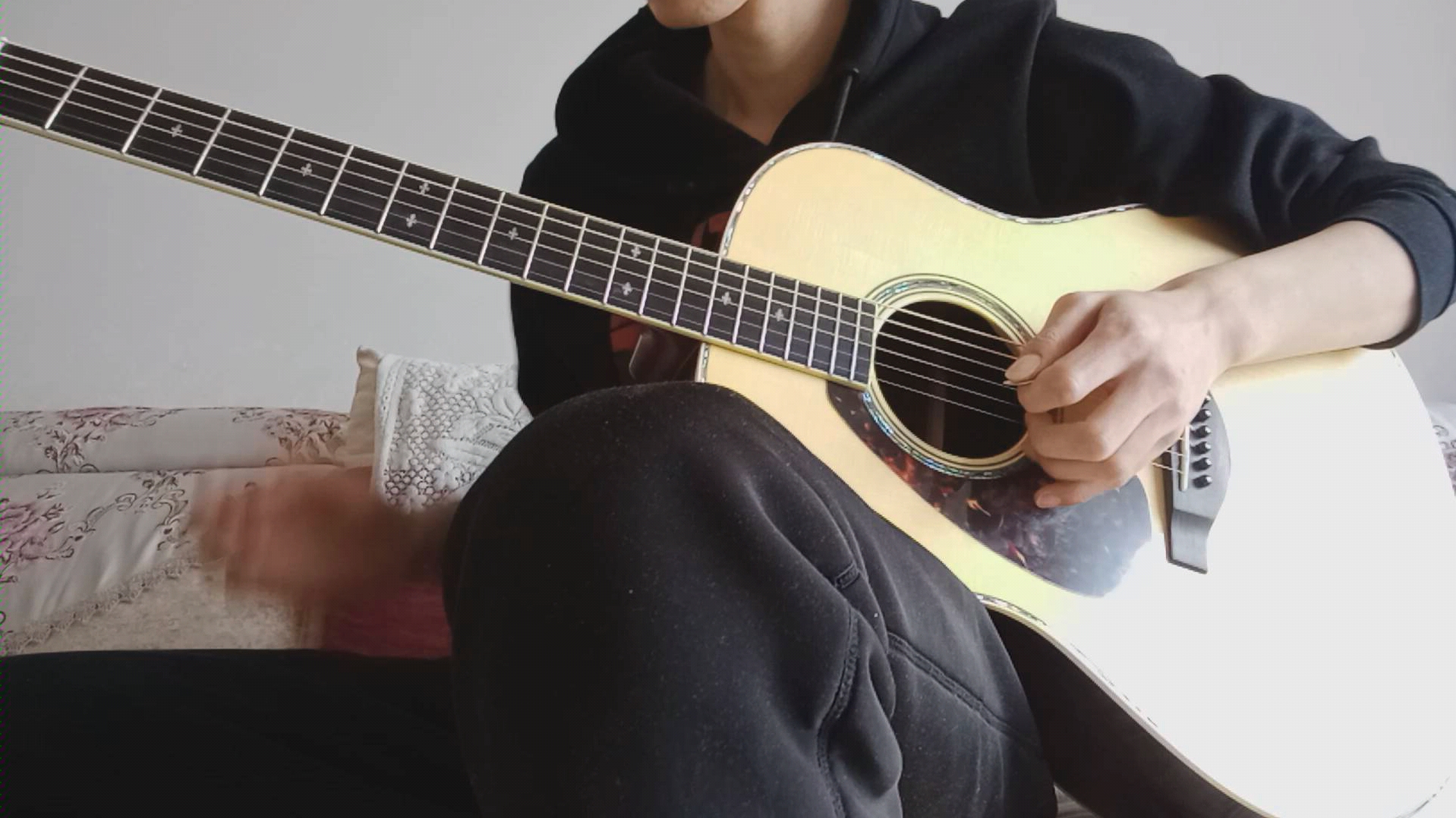 用木吉他弹出电吉他的感觉