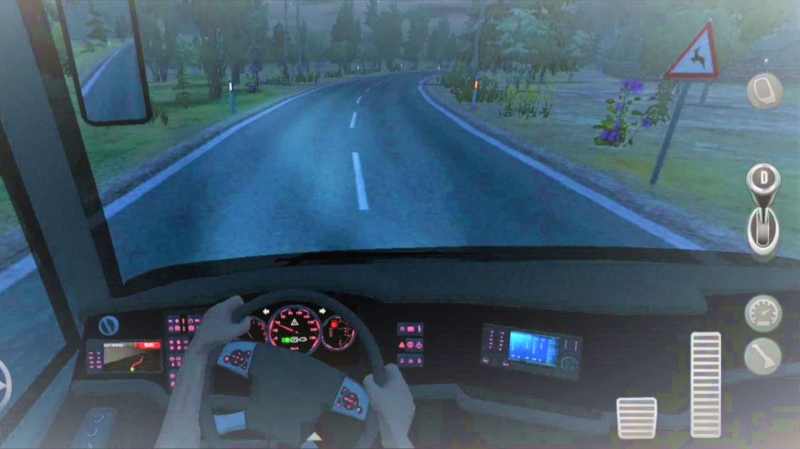 轩银在这里:手机里搁置了很久的手机版客车模拟游戏今天来玩一把