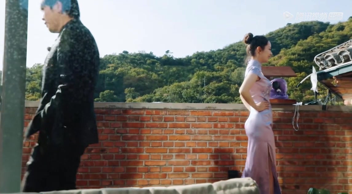 和老公一起设计旗袍(其实是自己)的吉娜,从设计画图到旗袍上身,穿旗袍...