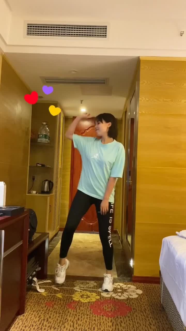 因为这个舞我对王一博路转粉了!这就是街舞3王一博姐妹们快跳起来啦!