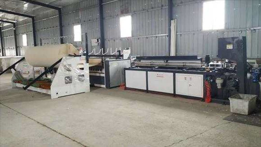 农村中年夫妻创业,开了一个小规模的加工厂,每天忙得不可开交!