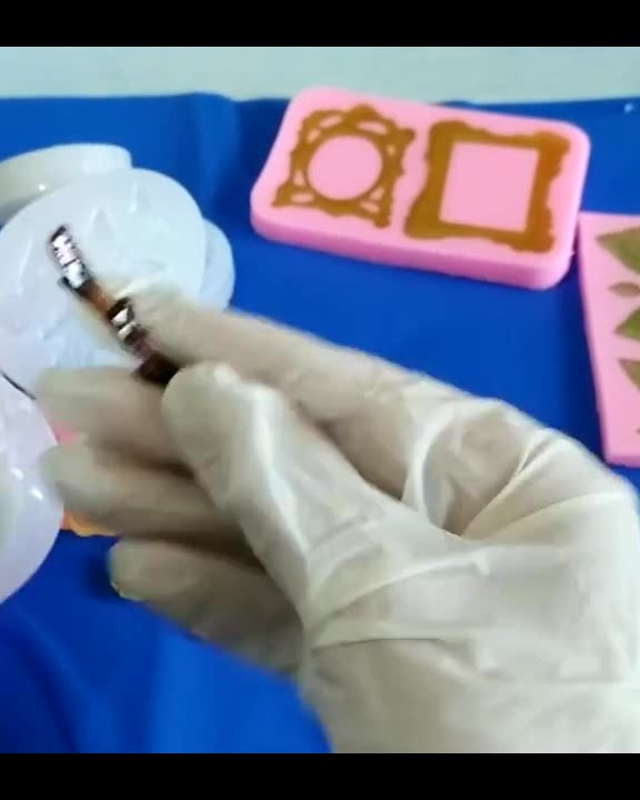 滴胶脱模过程分享,模具才是手工作品能否成功的关键