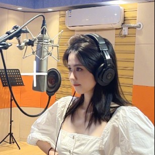 教播音玩配音的茶茶 