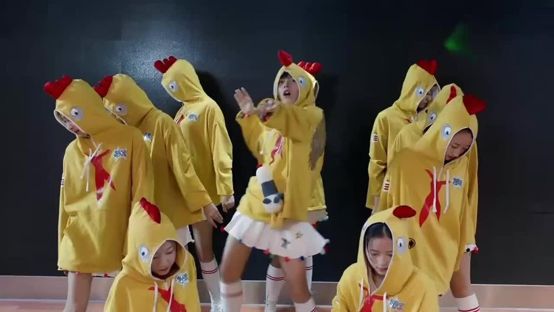 少年派:林妙妙舞蹈表演获得全校第一,瞬间涨粉,都成学校名人了