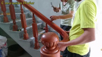 实拍装修工人安装实木楼梯栏杆 的整个施工过程,学会了也是门手艺
