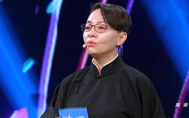 《喜剧总动员》宋丹丹穿大褂自称也好看 谦哥颜值不服输