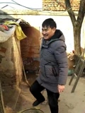 大衣哥朱之文在家练歌,他的手势成亮点!