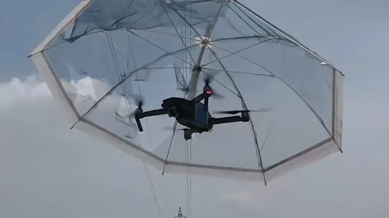 日本新发明全自动雨伞,看起来十分可笑,网友:戏称为缝合怪