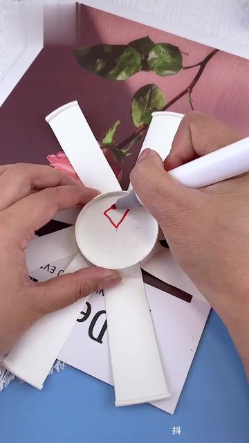 用一次性纸杯和吸管做一个简单的风车,有手就会哦手工diy 创意手工