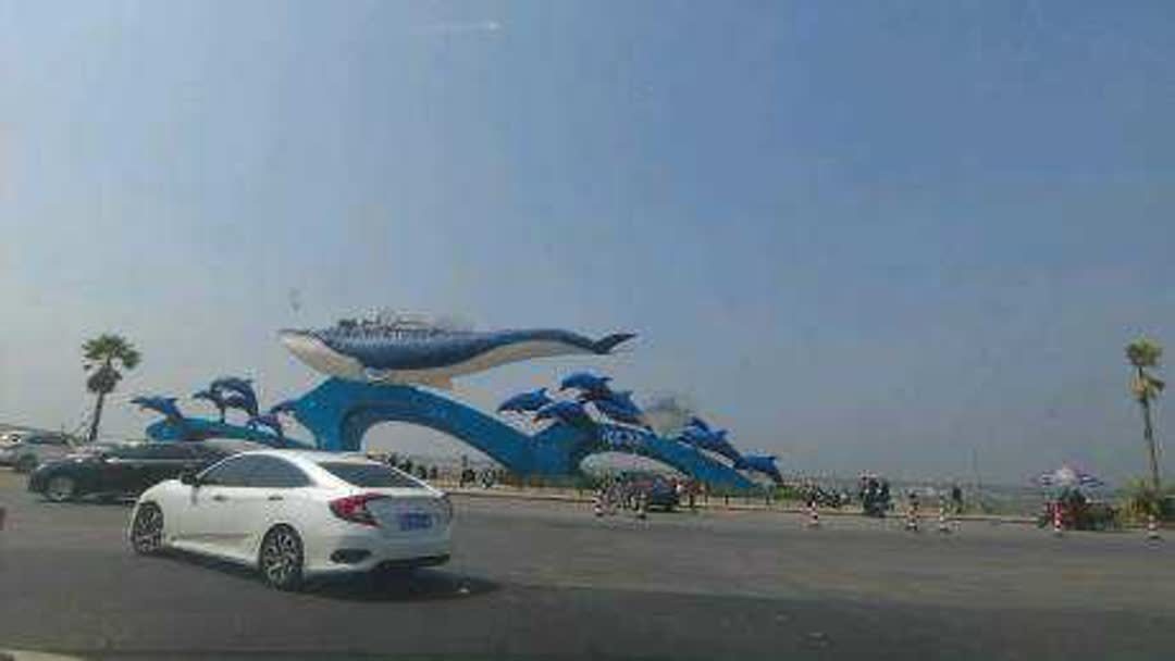 北部湾区域交通很落后,湛江到北海没有高铁和火车,只能自驾车