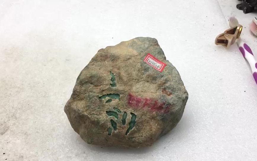 老坑木那翡翠原石赌石大开窗满色牌子癣下生色震撼眼球!多利多