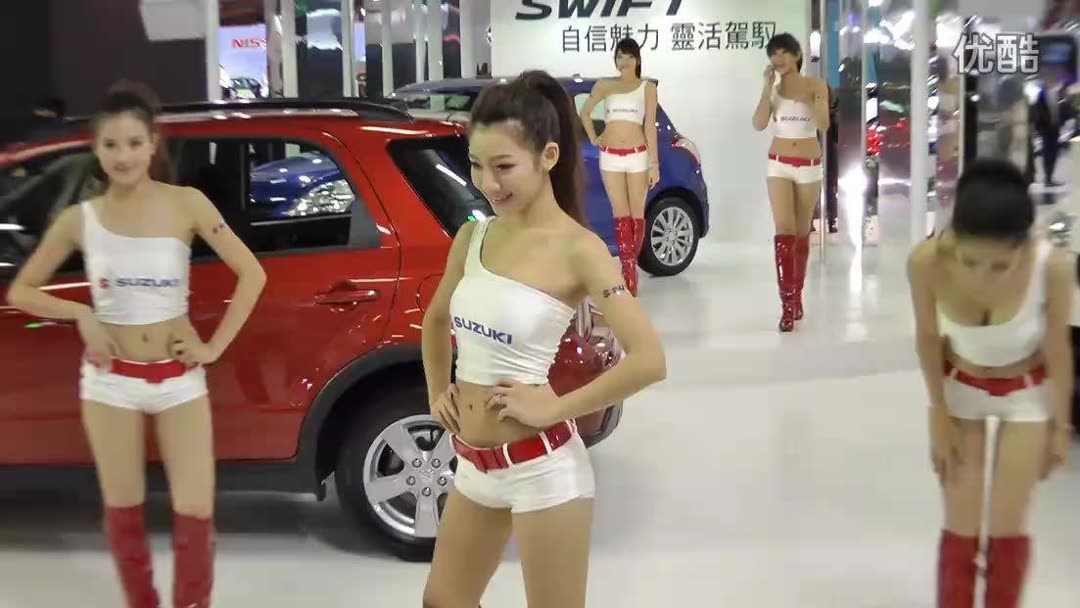 2012台北国际车展SWIFT汽車模特 白色热裤加红色高跟靴车模热舞