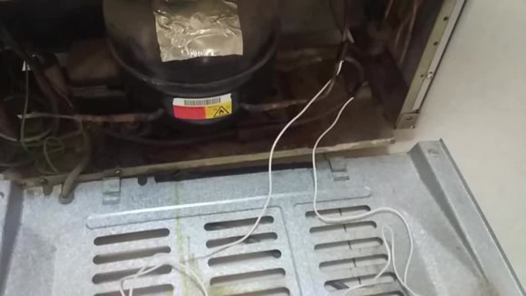 冰箱维修如何区分高低压管,看看高压管有多热,导致冰箱侧面发热