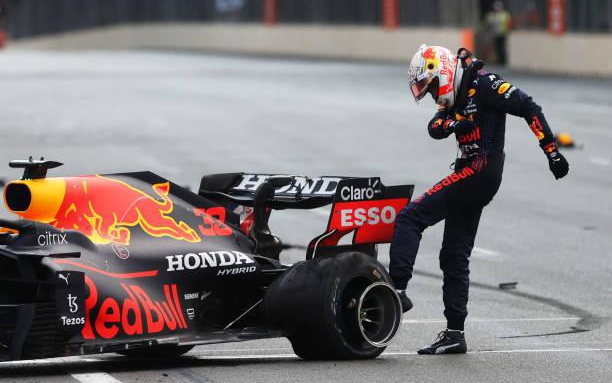 用罗技G923模拟器来带你们感受一下,去年汉密尔顿爆胎完赛的心情