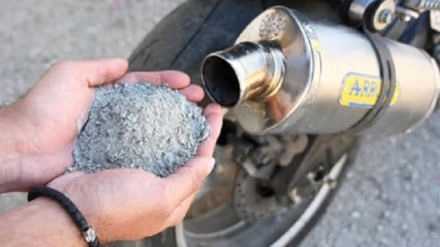 将黑火药倒进摩托车排气管中会怎么样?老外作死实验,结果意想不到