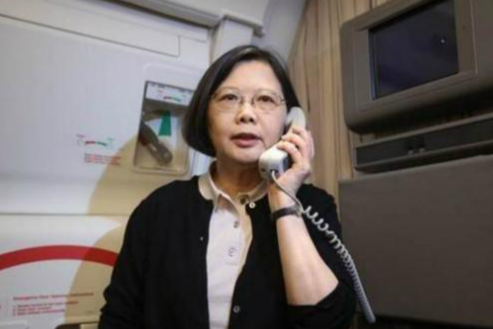 美国高官窜访台湾,台当局向大陆划红线,解放军聚焦备战打仗