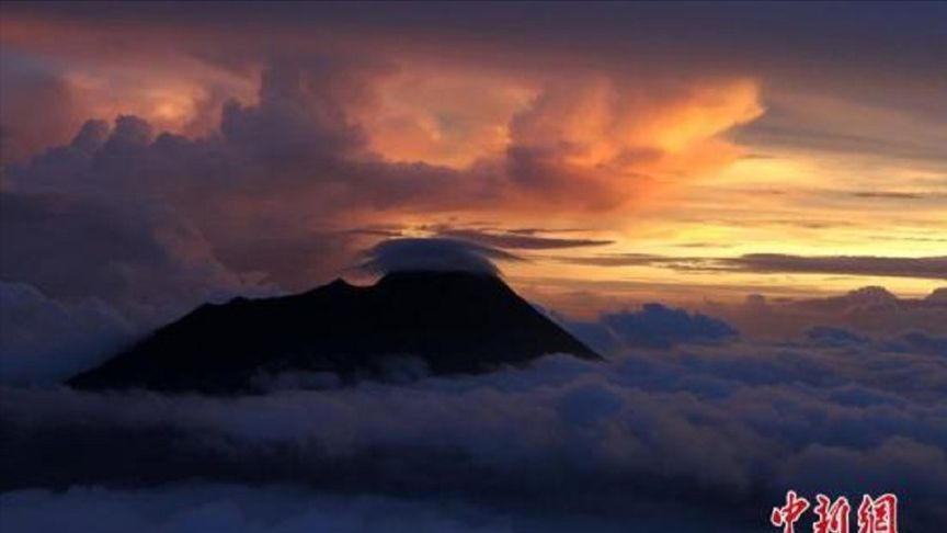 印尼火山大爆发,火山灰柱高达两千米,上次曾紧急疏散28万人
