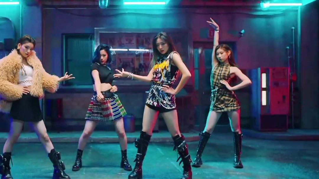 【中字MV】ITZY迷你2辑主打曲《WANNABE》MV公开,酷爽一击回归...