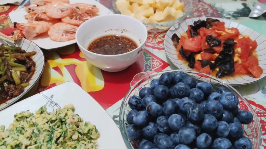 还是超大蓝莓,鲜嫩多汁。不错哦。