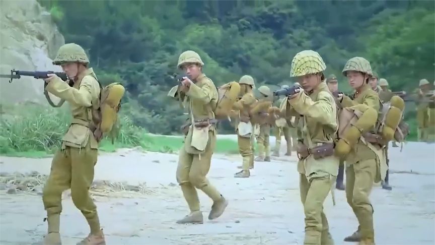 光影:树枝莫名摇晃,八路首长抬头一看,卧底正给敌军报信,惨了