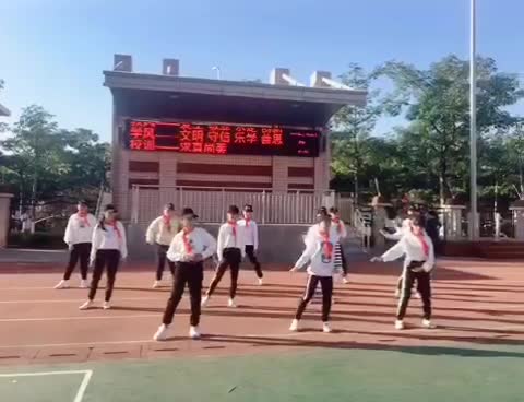 国旗下的展示九{杏滨小学六(1)班}