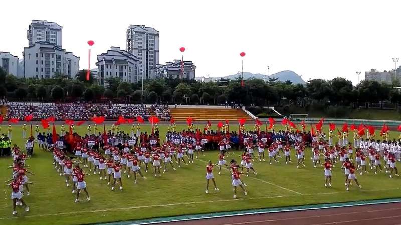 中学生啦啦操:中学生运动会啦啦操方阵表演
