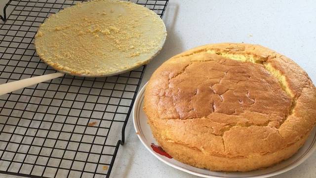 教你在家做蛋糕,做法原来这么简单,蓬松香甜,大人小孩都爱吃