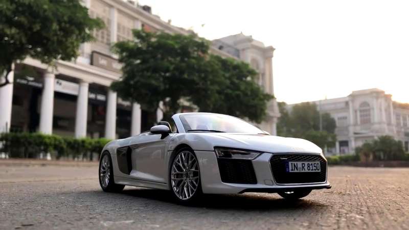 汽车模型实拍:奥迪R8敞篷版模型开箱展示