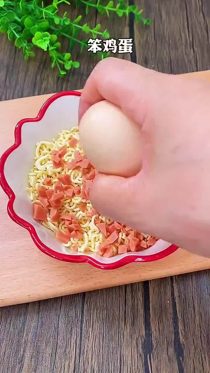 早餐不知吃什么?十秒学做方便面的又一神仙吃法,有手就会