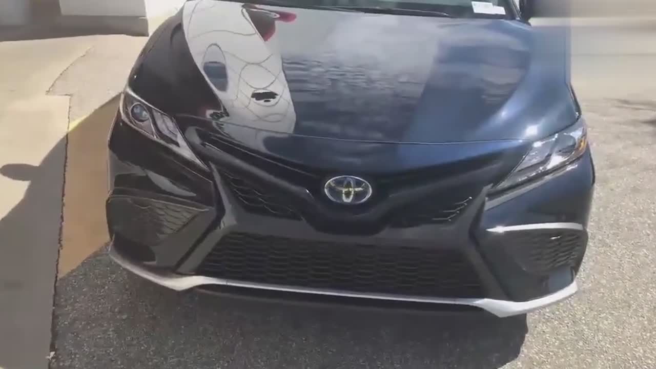 2021款丰田凯美瑞展示,还是混动的,有这颜值我心动了