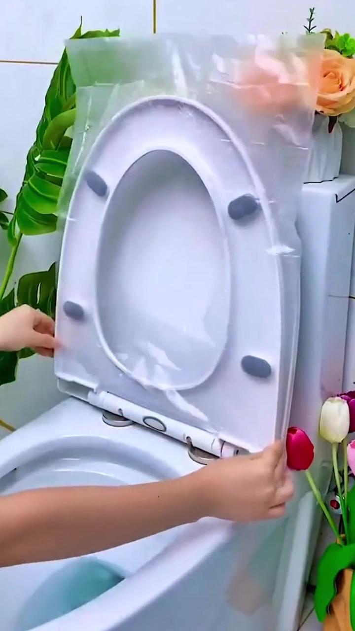 每次出门都不喜欢在外面上厕所,还好有这个#一次性马桶垫 ,方便携带...