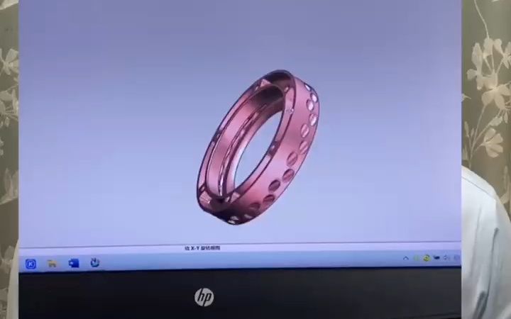 为什么钻孔即将结束时钻头会折断?