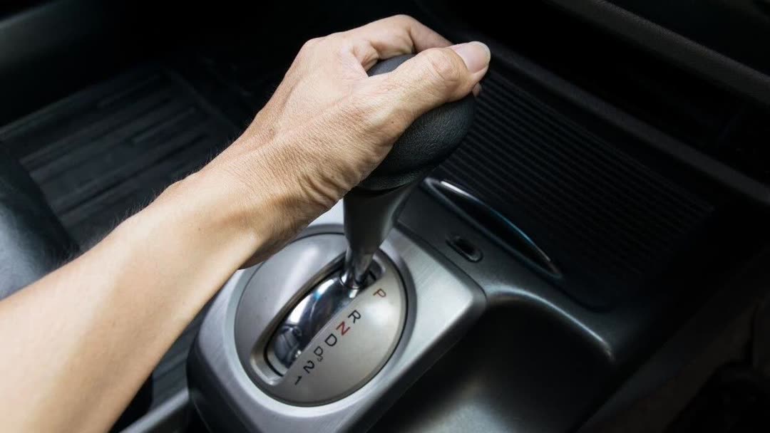 自动挡车跑高速,用D档还是S档?看完还不明白,可以放弃开车了