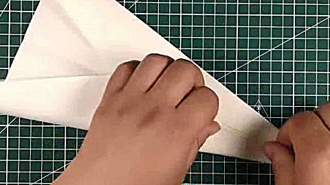 飞得很远的尖头滑翔纸飞机,飞行姿态很稳定,折法简单